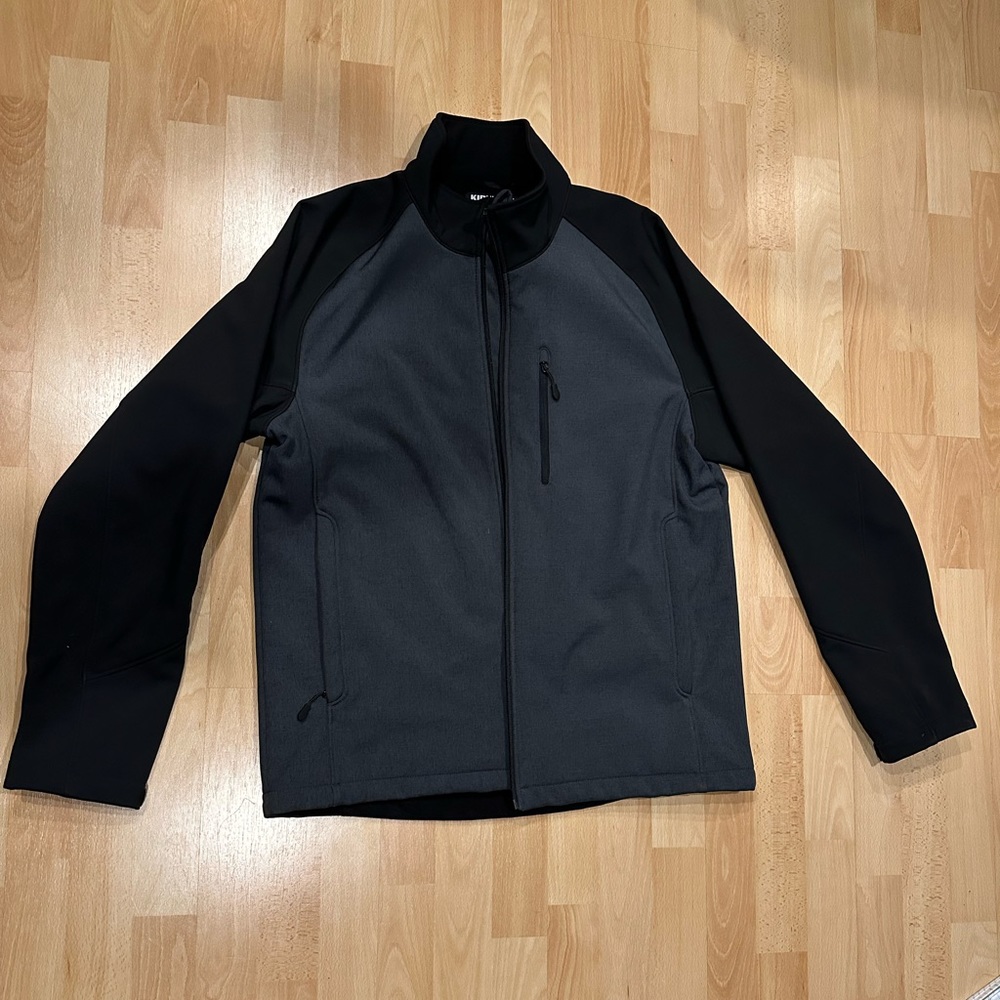 Men’s Kirkland Signature Soft Shell Jacket - Gem